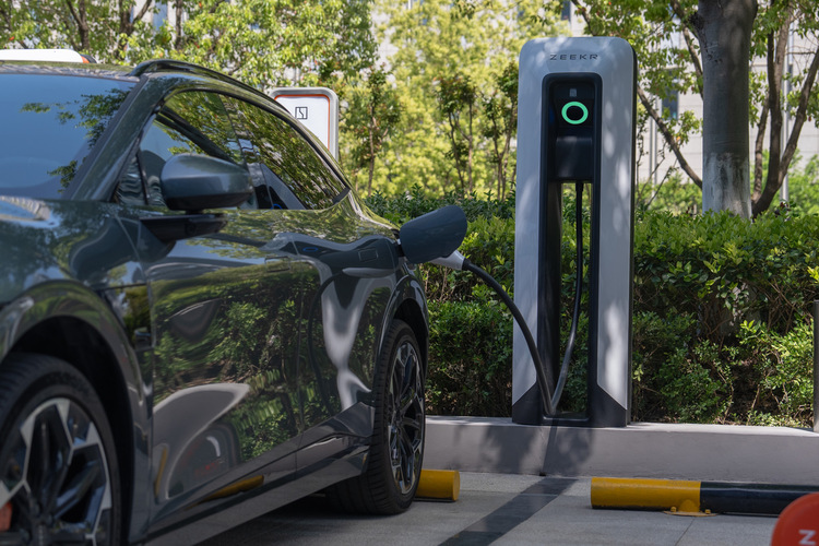 鸿蒙智行“下场”，首款MPV杀入50万级-行业前沿|Chatplas|塑料在线